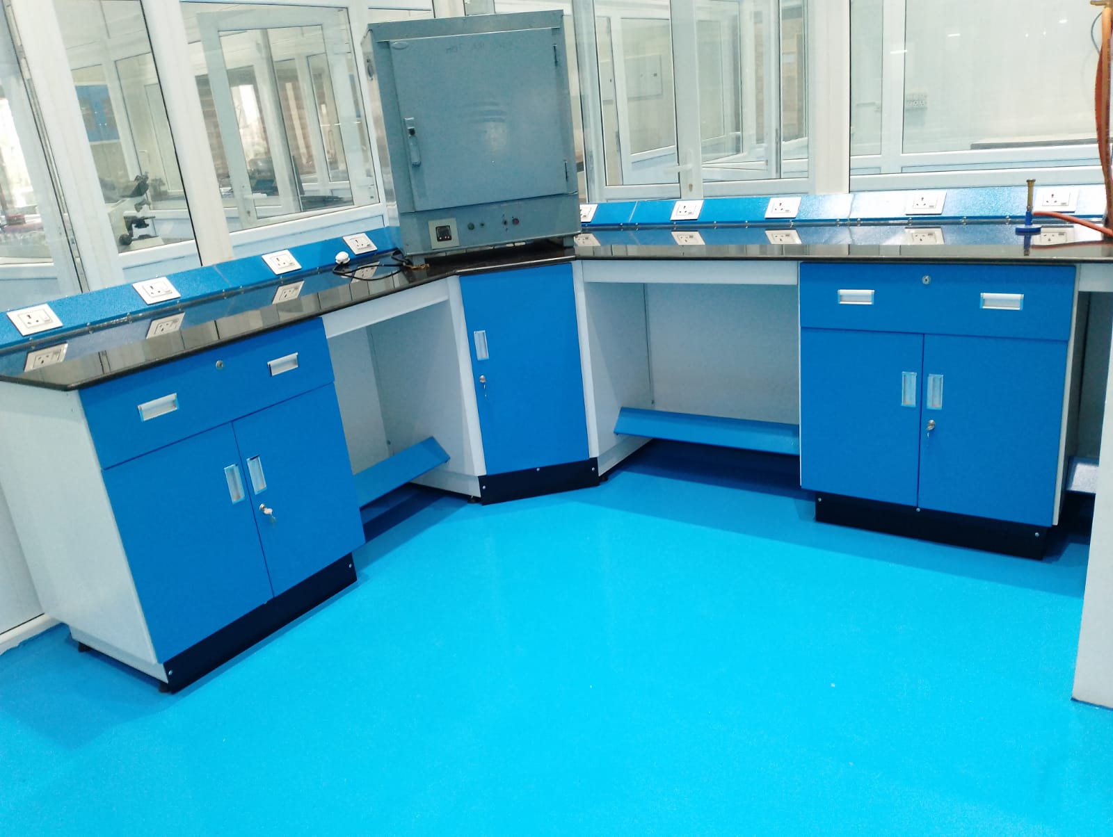Custom Built Laboratory Furniture Systems in Tamil Nadu | South India
